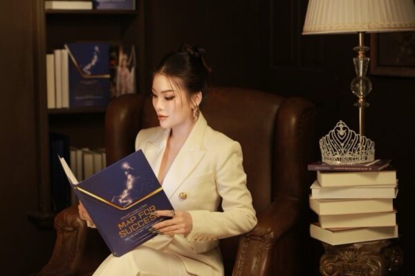 Hoa Hậu Jennifer Ly Biểu Tượng Trí Tuệ Và Nhan Sắc Tại Hoa Hậu Doanh ...